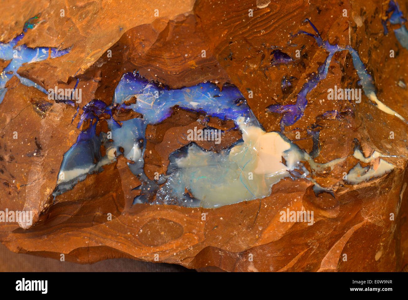 Opal. Fissures in rock Stock Photo - Alamy