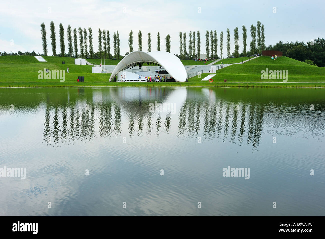 Stage platform hi-res stock photography and images - Alamy