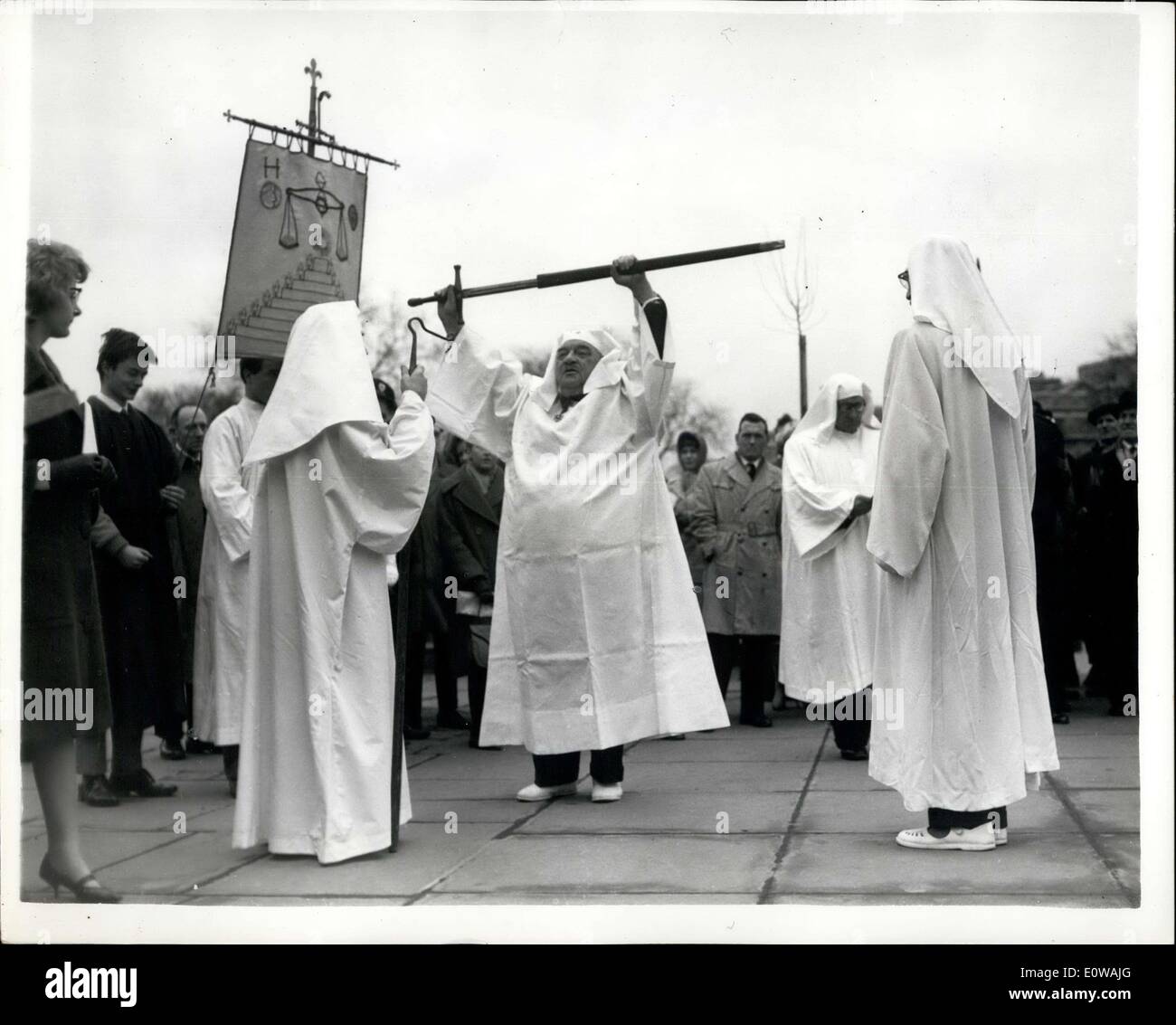Druid ceremony white hi-res stock photography and images - Alamy