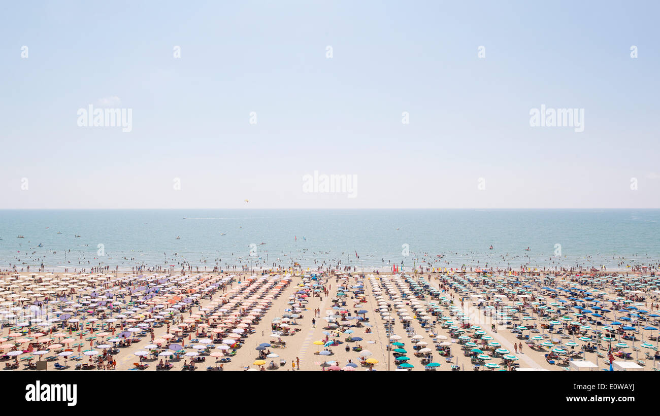 Noon sun hi-res stock photography and images - Alamy