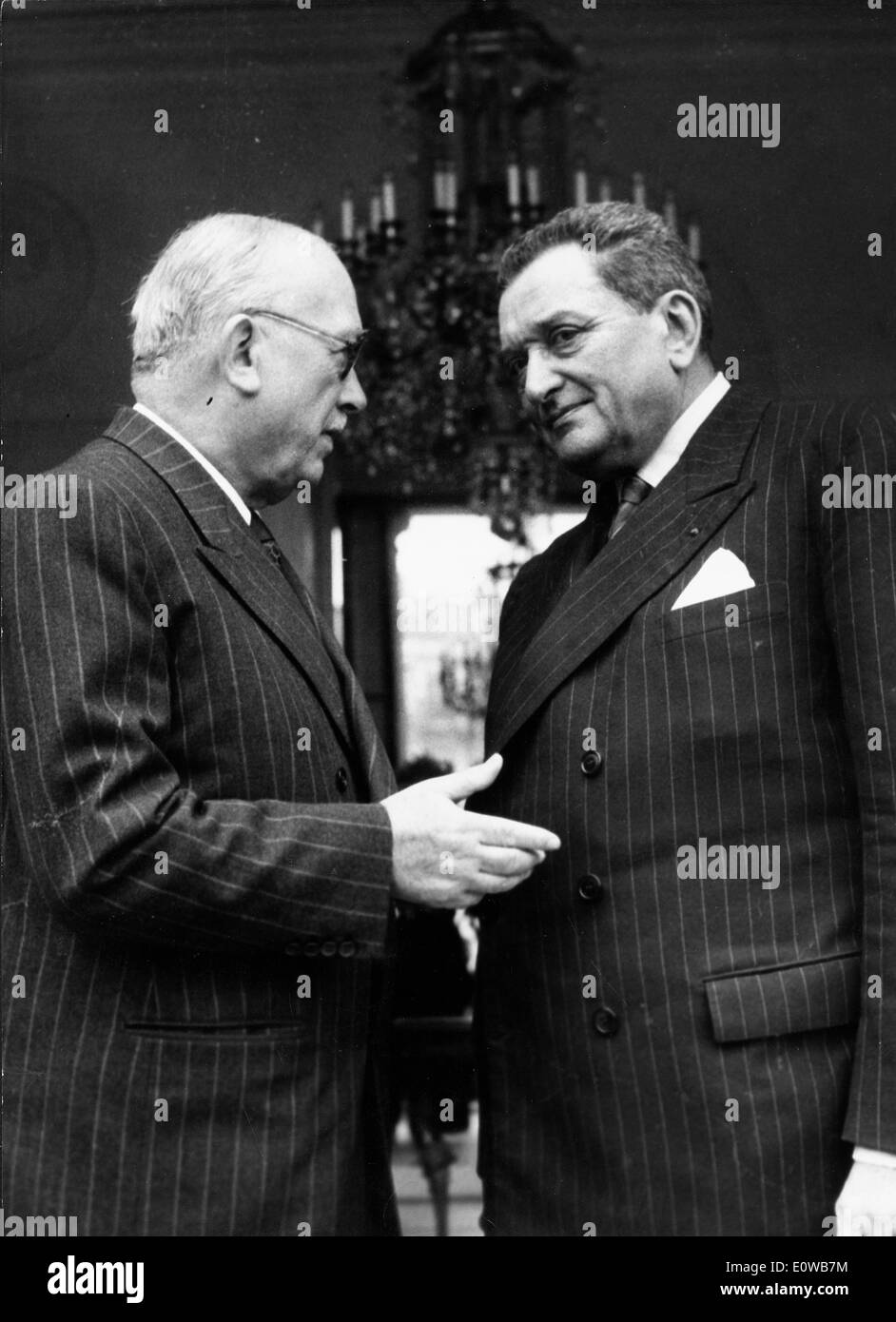 White pocketsquare hi-res stock photography and images - Alamy