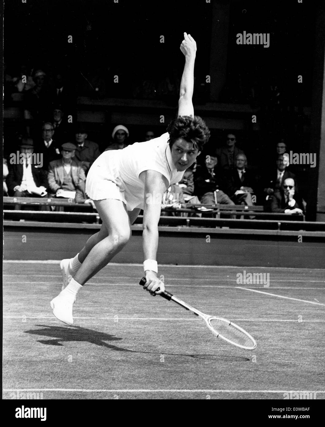 Tennis hit ball over net hi-res stock photography and images - Alamy