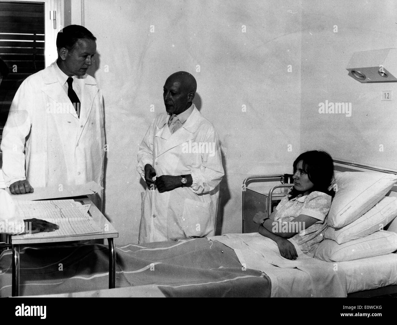Surgeon patient Black and White Stock Photos & Images - Alamy