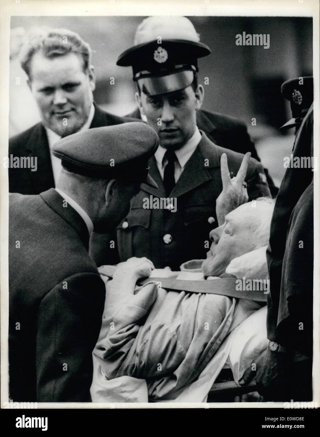 Winston churchill v sign hi-res stock photography and images - Alamy