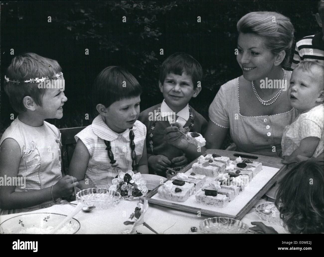 Jul. 07, 1962 - Children's party with Erica Beer: Film actress Erica ...