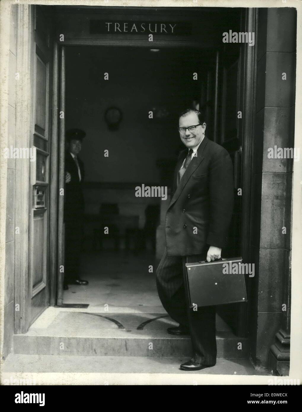 Jul. 16, 1962 - 16-7-62 The new Chancellor of the Exchequer arrives at ...