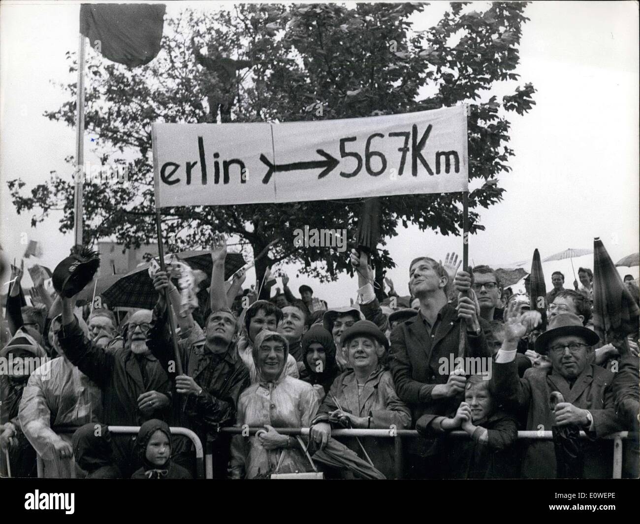 Aug. 07, 1962 - Banner Reading ''Berlin 567 Kilometers'' Displayed in ...