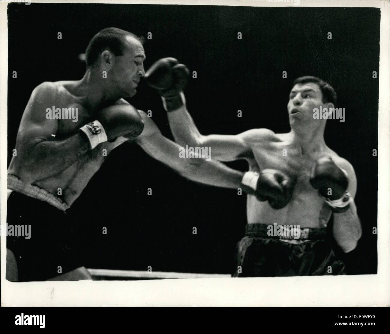 Oct. 10, 1962 - Curvis Beats Sumilin At Wembley: Brian Curvis, British and Empire welterweight ...