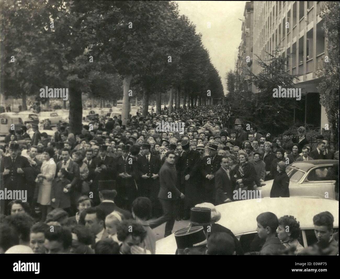 Oct. 13, 1962 - People Crowd Paris Streets for Edith Piaf's Funeral ...