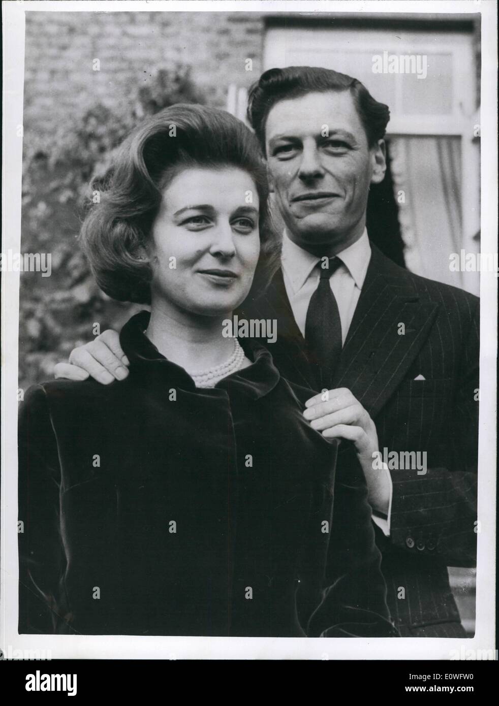 Nov. 11, 1962 - Princess Alexandra And Angus Ogilvy Poses For ...