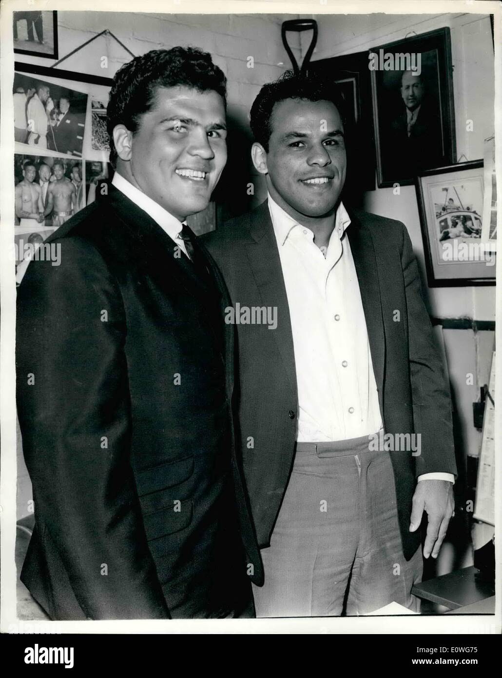 Sep. 09, 1962 - Boxers Here for Fight on 11th: American fighters Johnny ...