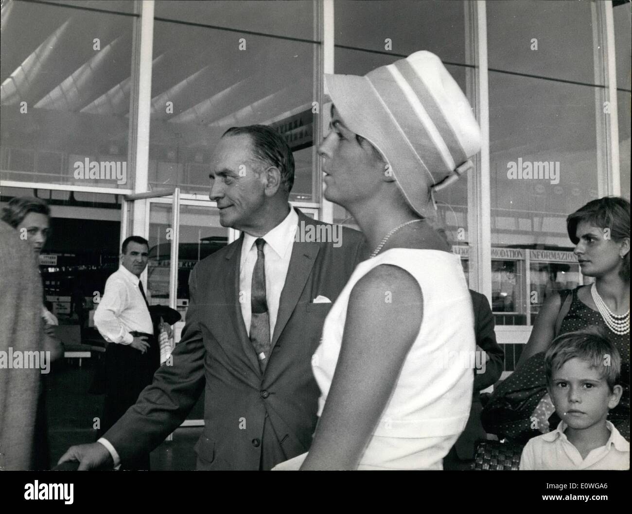 Sep. 09, 1962 - The famous american actor Fredrich March arrived this ...
