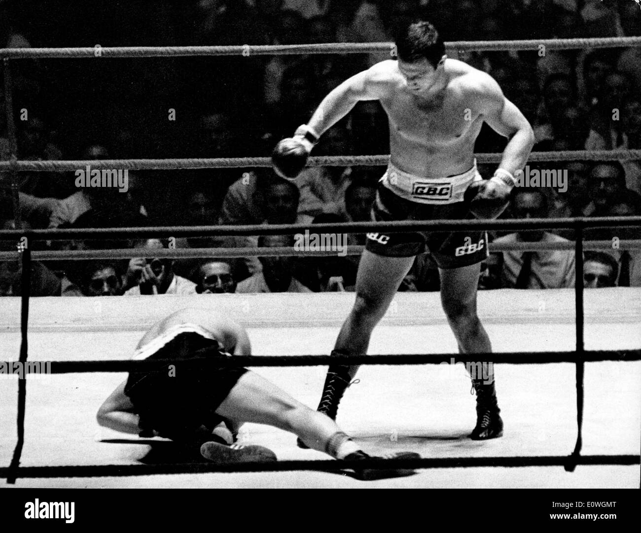 Boxers Franco de Piccoli and Phonse La Saga fight Stock Photo - Alamy