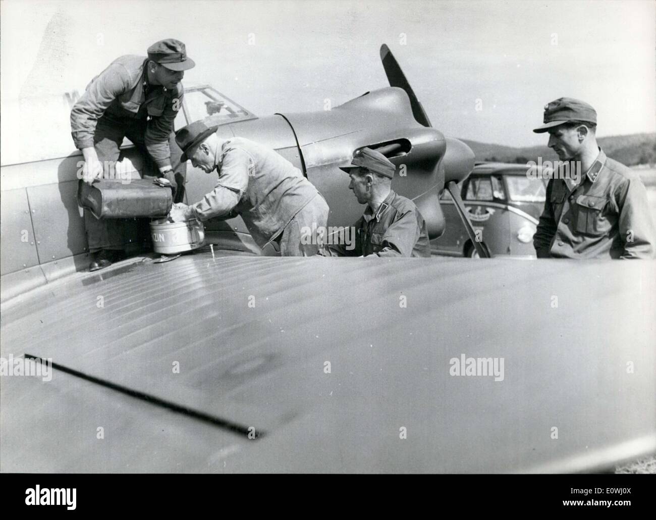 Feb. 27, 1963 - Military Plane Gets Refueled Stock Photo - Alamy