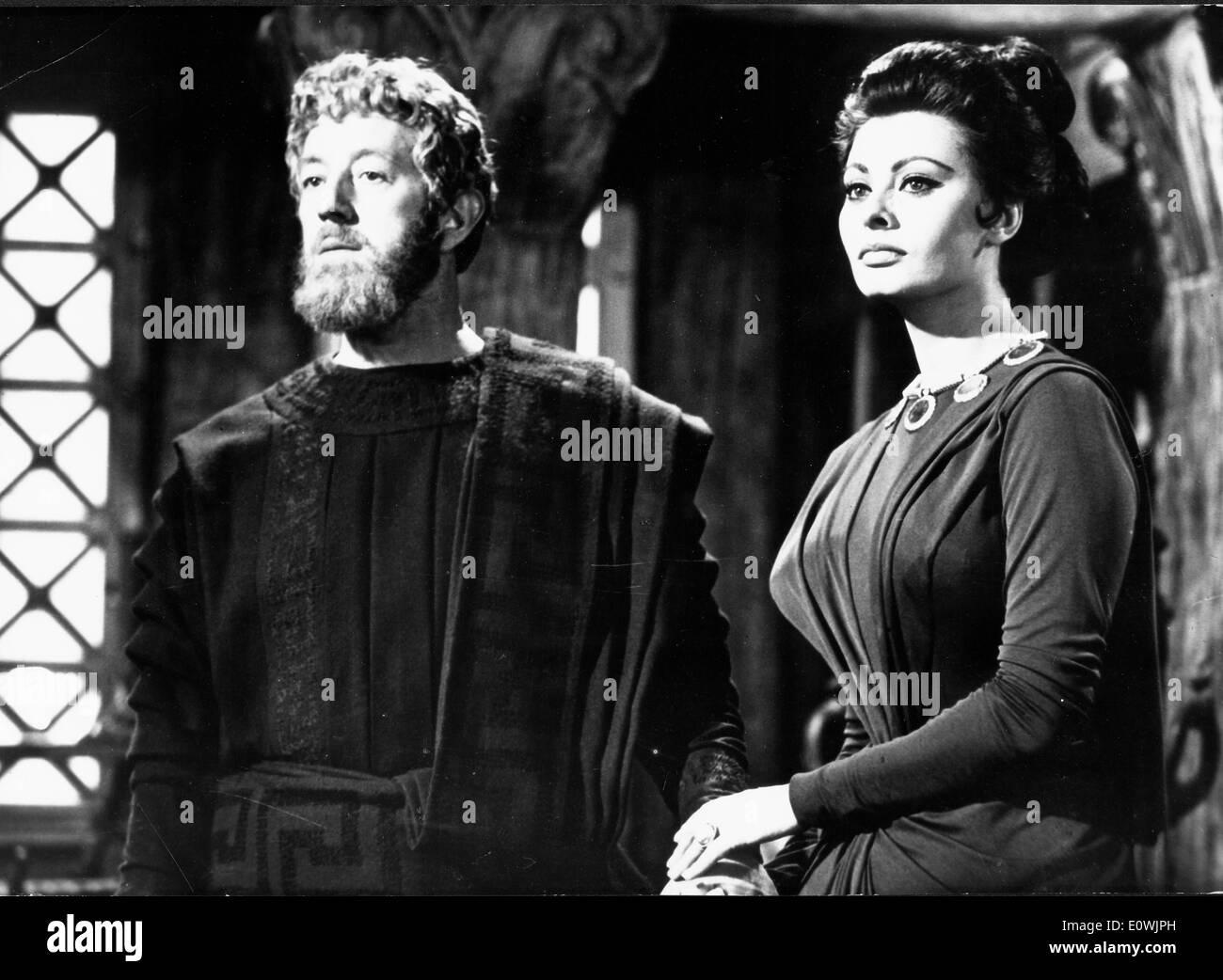 Sophia Loren and Alec Guinness in 'The Fall of the Roman Empire' Stock ...