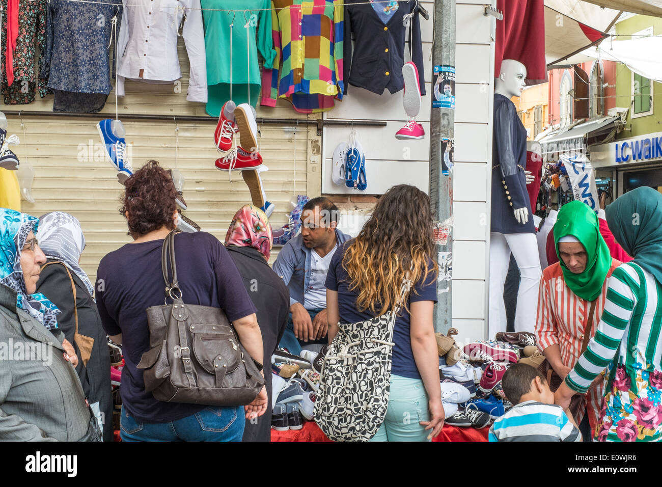 A busy stall in Kemeraltı (Bazaar) Izmir, Turkey Stock Photo - Alamy