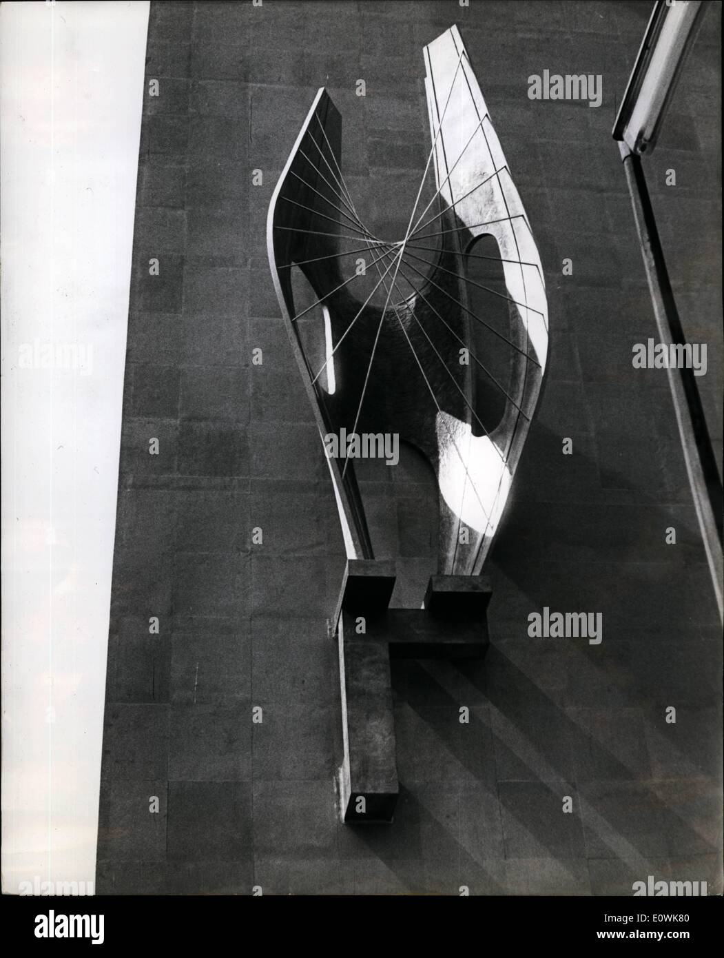Barbara hepworth sculpture john lewis hi-res stock photography and ...