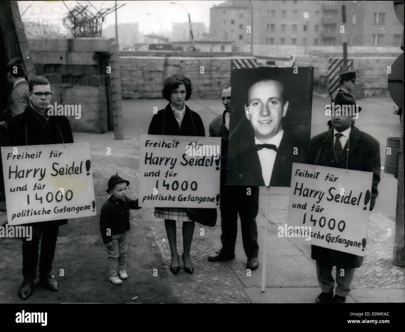 Demonstration wall hi-res stock photography and images - Alamy