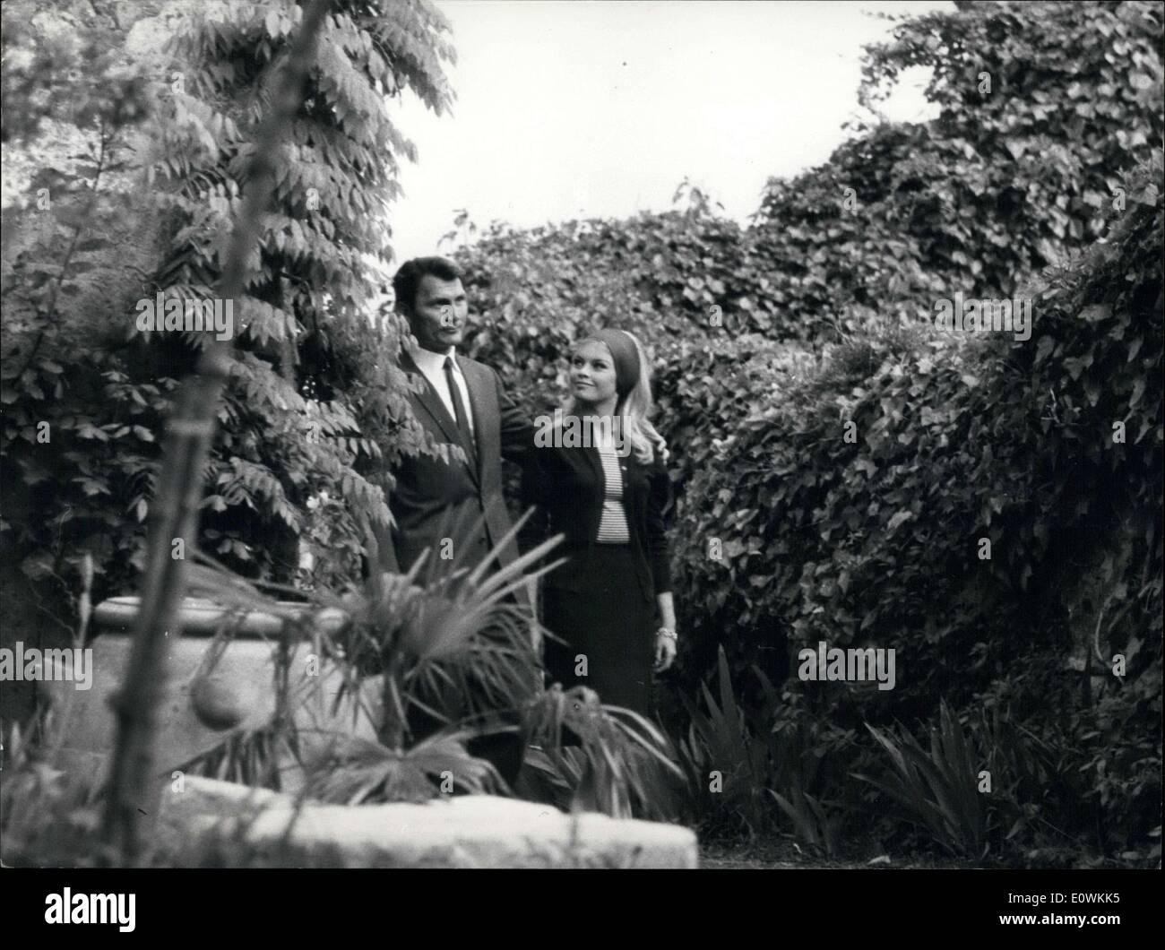 Brigitte bardot in contempt, 1963 hi-res stock photography and images ...