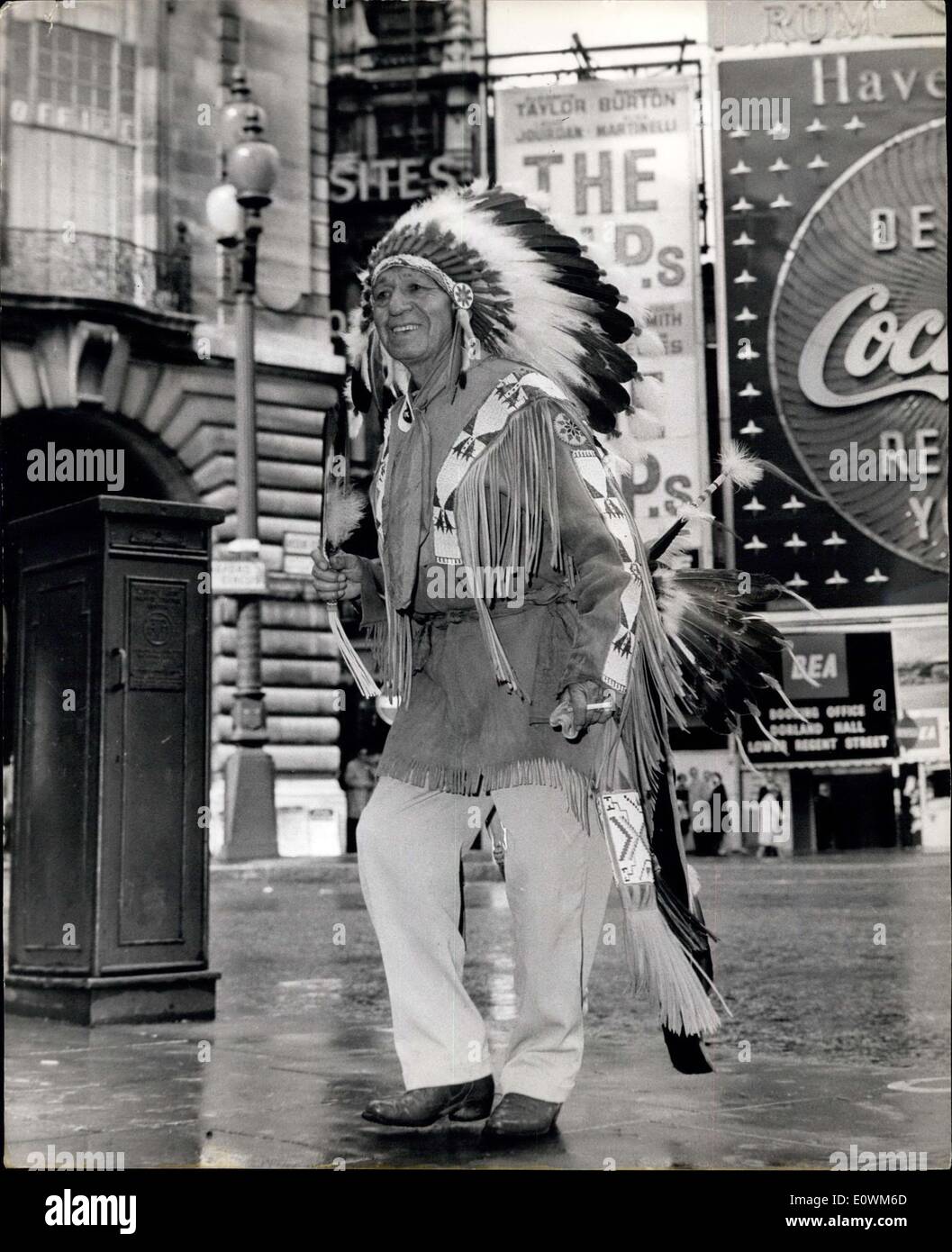 Red indian chief hi-res stock photography and images - Alamy