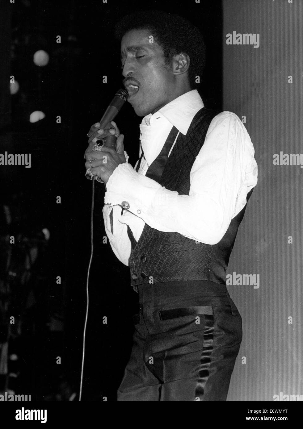 Singing artist Black and White Stock Photos & Images - Alamy