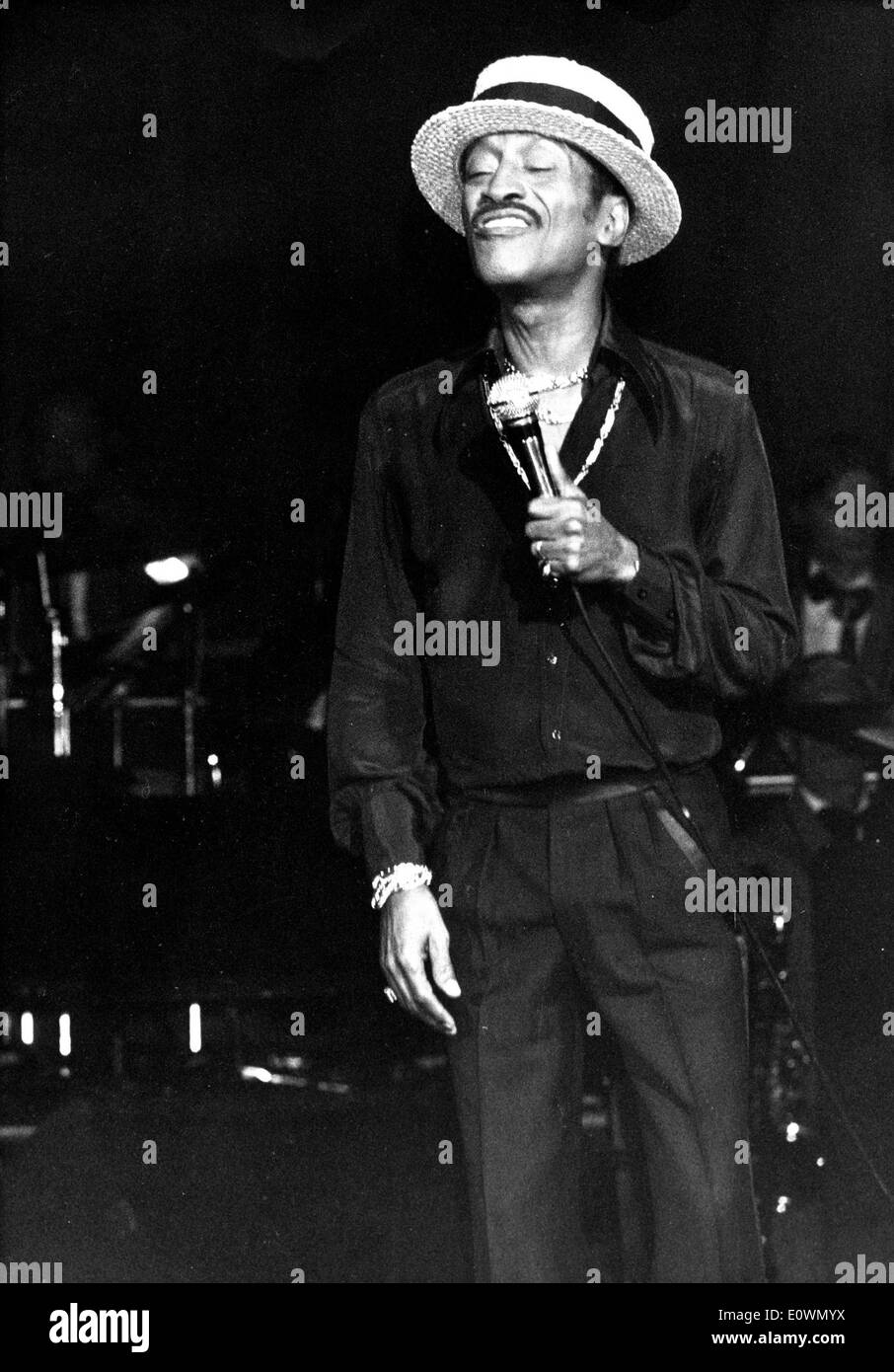 Grammy lifetime achievement award hi-res stock photography and images ...