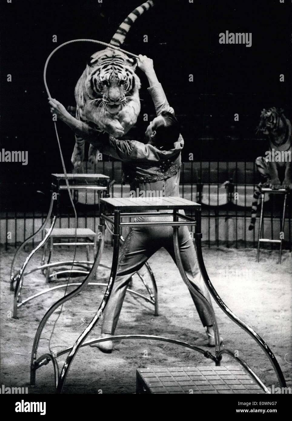 Akt black hi-res stock photography and images - Alamy