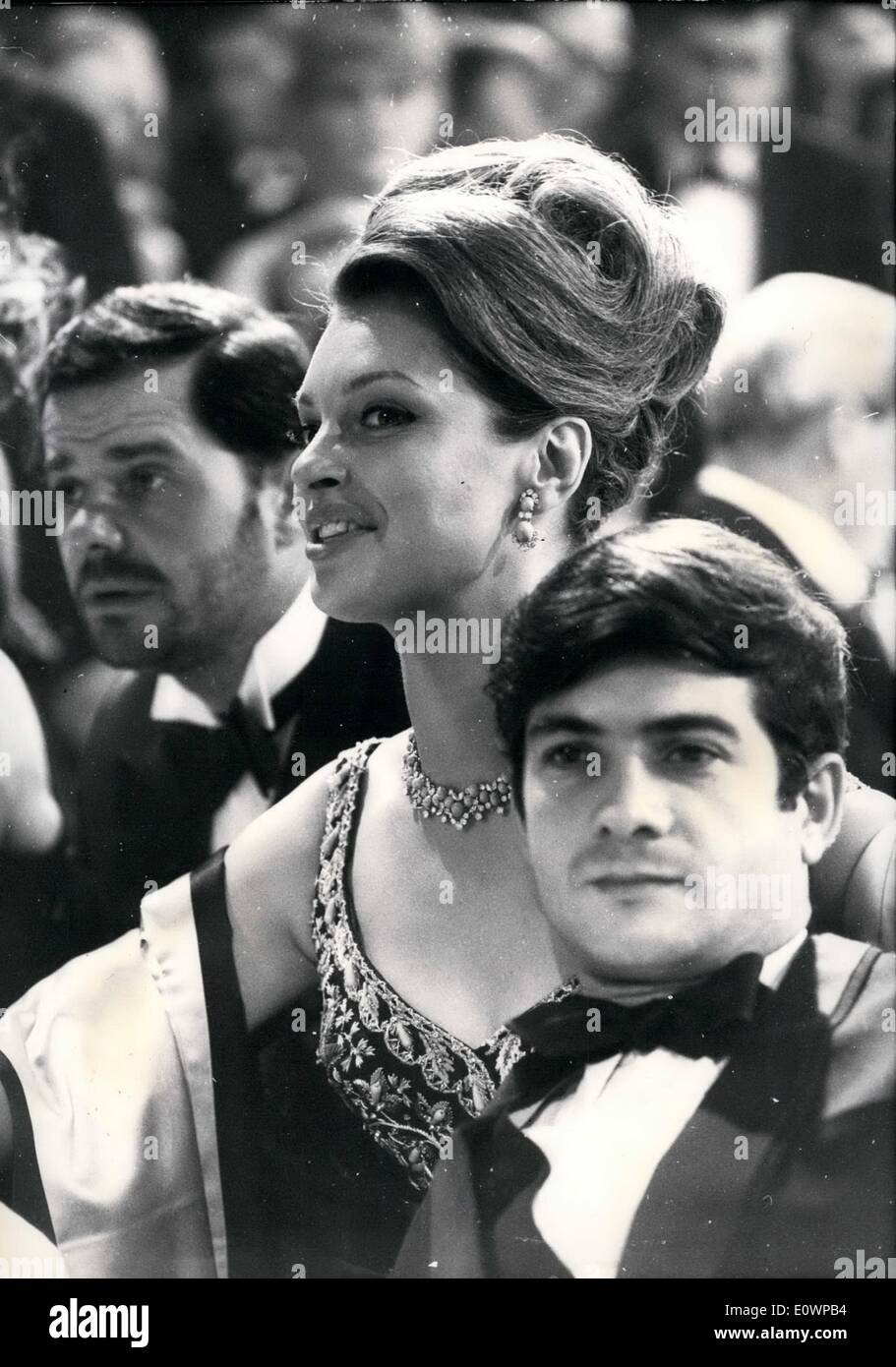 Jan. 01, 1964 - Ball pare : The Ball of the balls was given Friday 17.1 ...