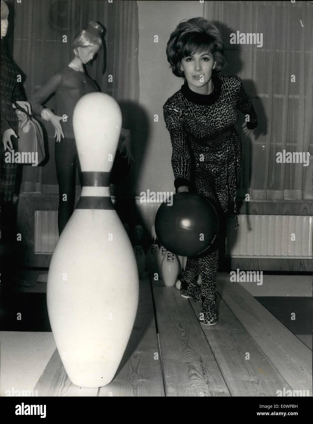 Jan. 01, 1964 - Tenpin Tintling Outfits: Famous tennis designer Teddy ...