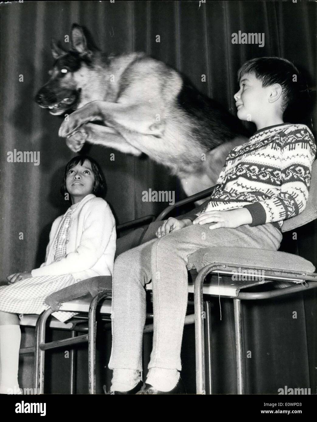 By the metropolitan police flying squad hi-res stock photography and ...