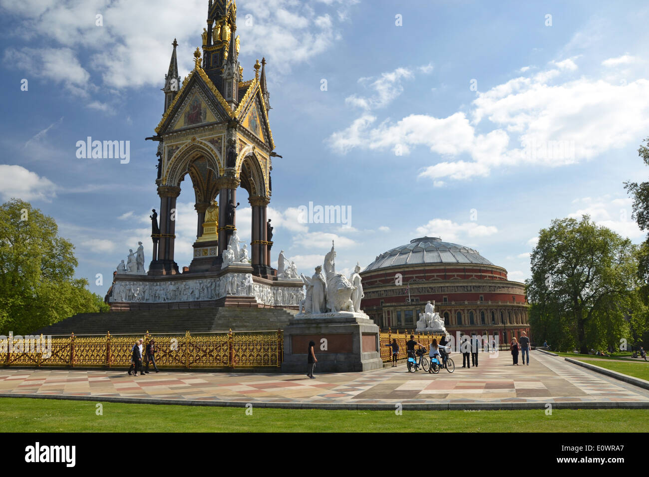 Queen victoria memorial hall hi-res stock photography and images - Alamy