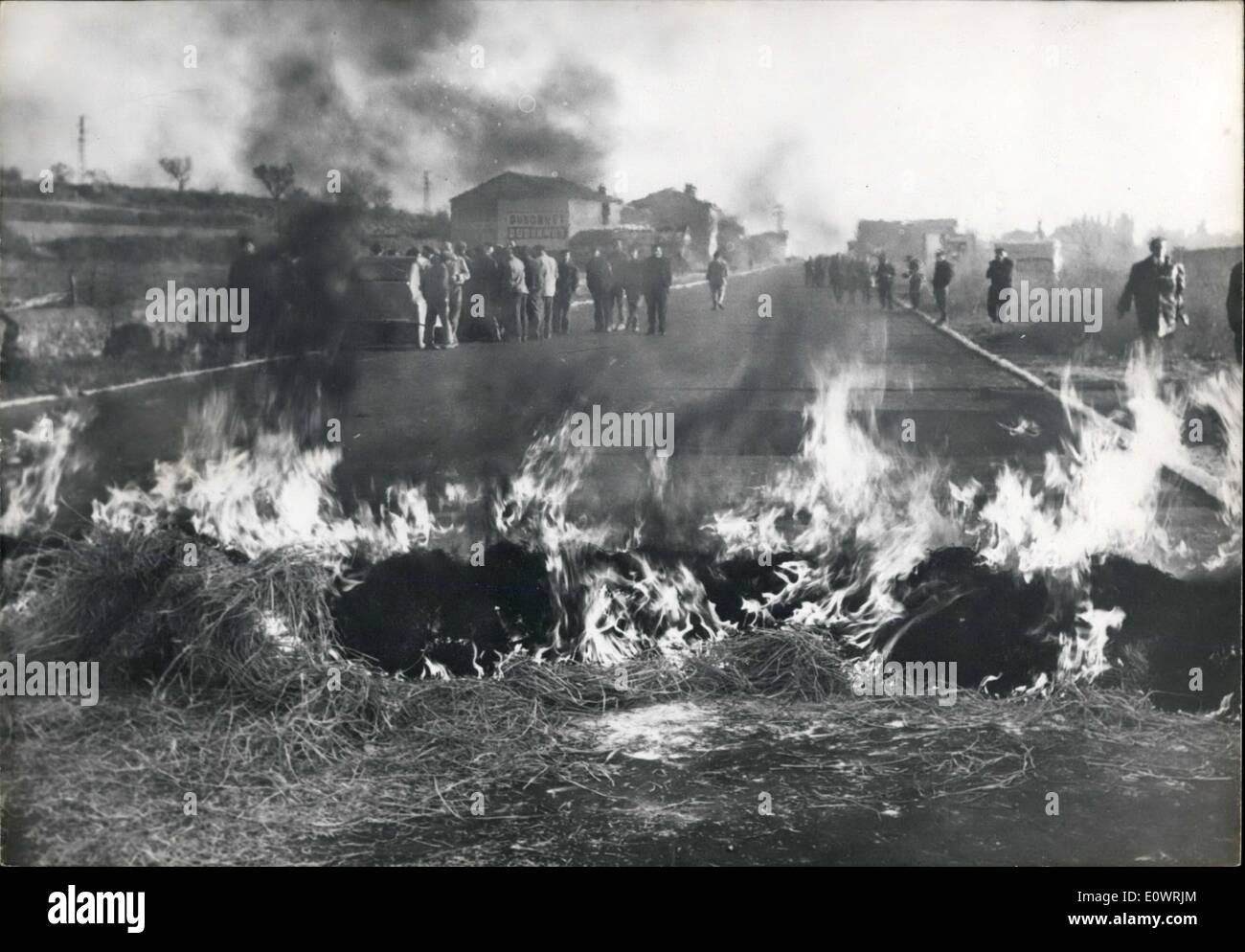 Wine growers manifest in south france hi-res stock photography and ...