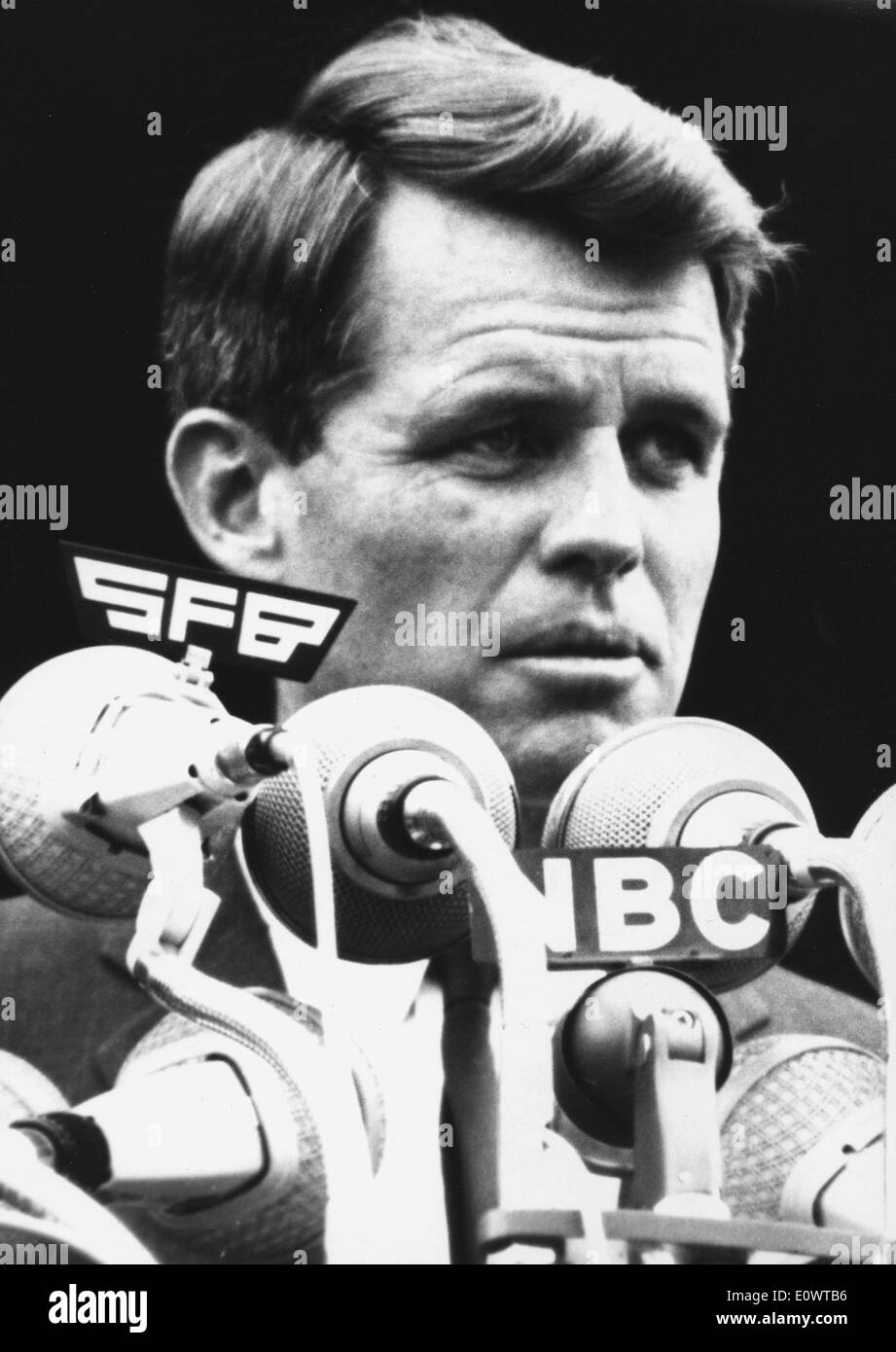 Public speech outside hi-res stock photography and images - Alamy