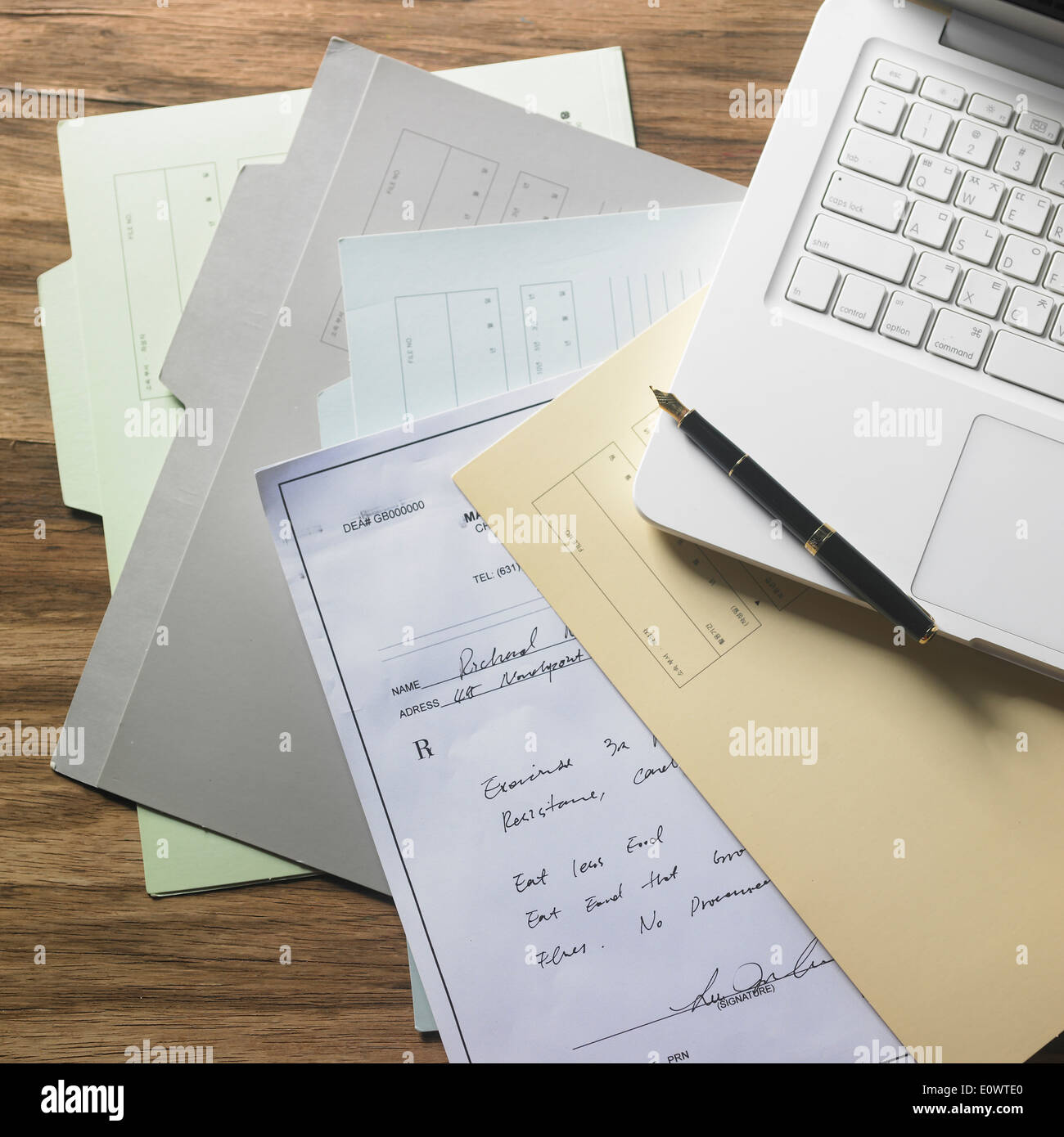 Pile of papers hi-res stock photography and images - Alamy