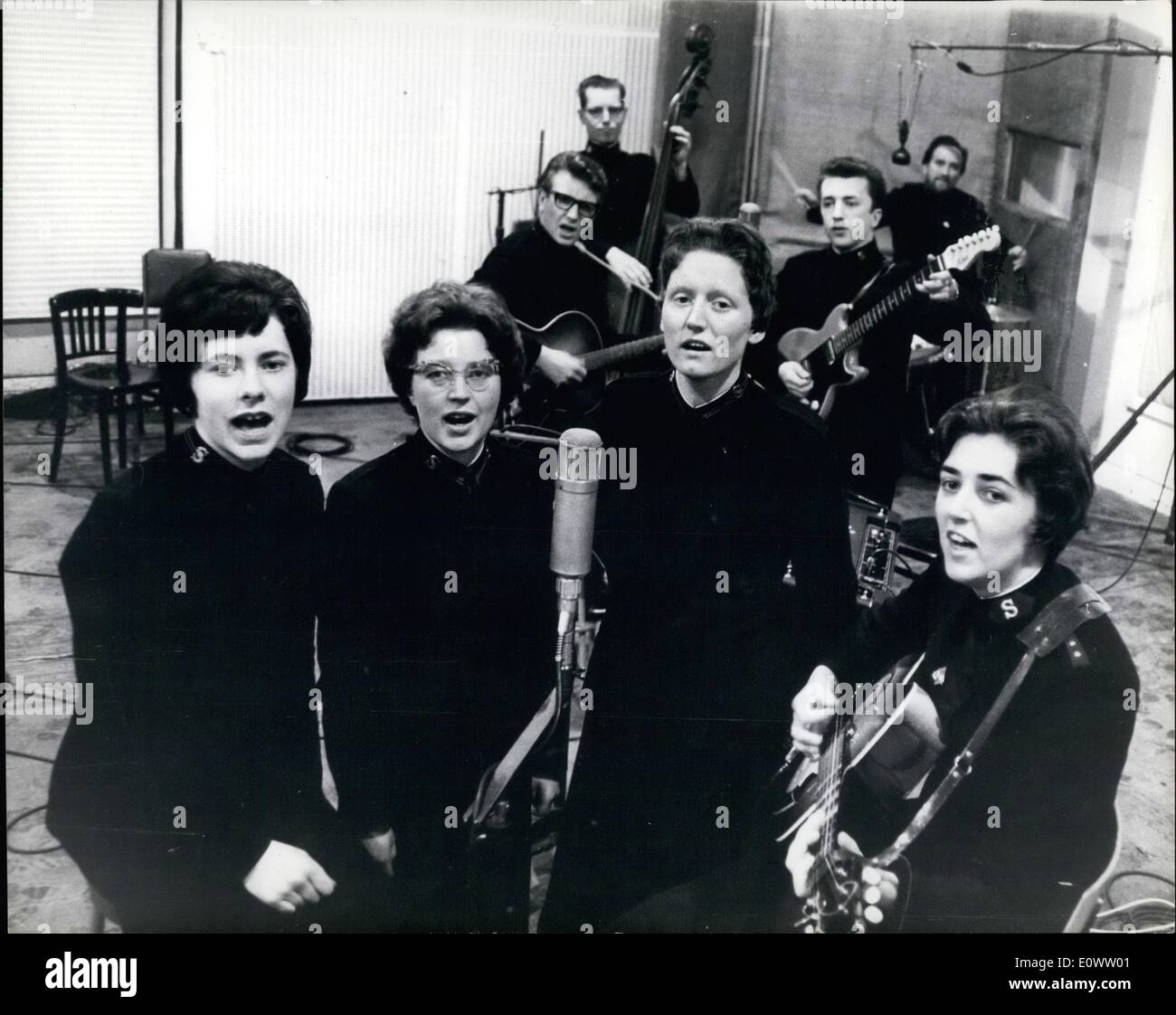The joystrings hi-res stock photography and images - Alamy