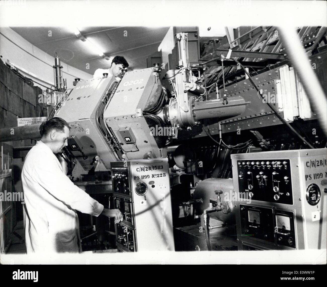 Work rutherford high energy laboratory hi-res stock photography and ...