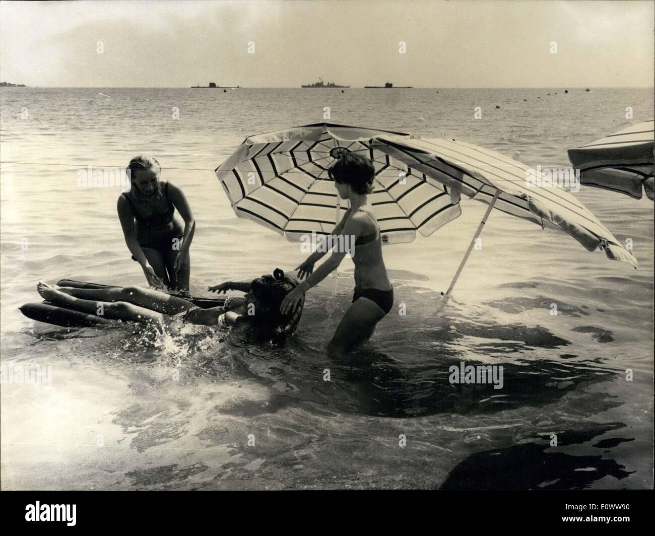 Cannes 1964 hi-res stock photography and images - Alamy