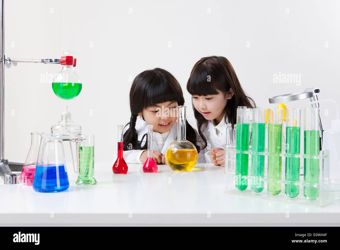 Kids fun doing science hi-res stock photography and images - Alamy