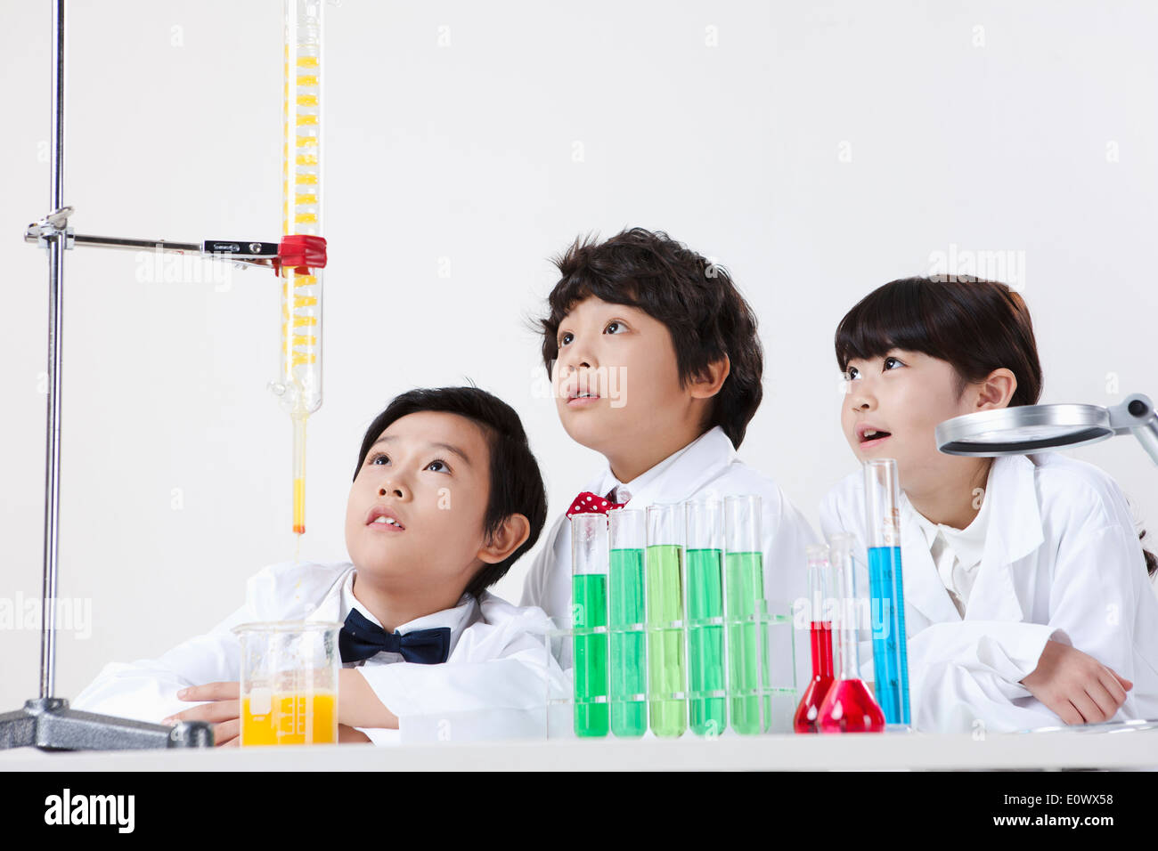 kids doing chemistry Stock Photo - Alamy
