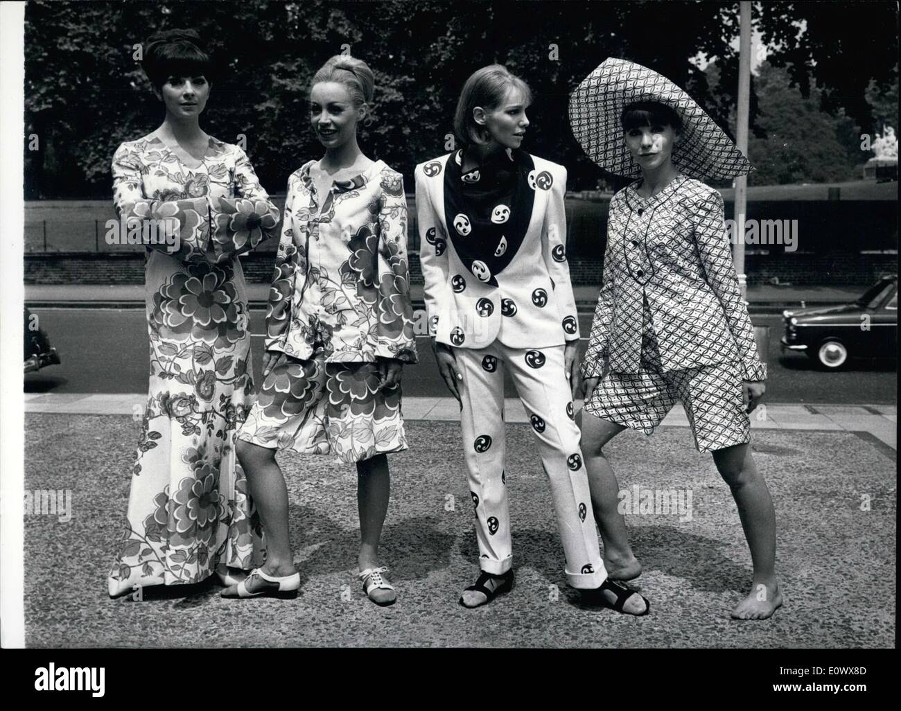 School of fashion hi-res stock photography and images - Alamy