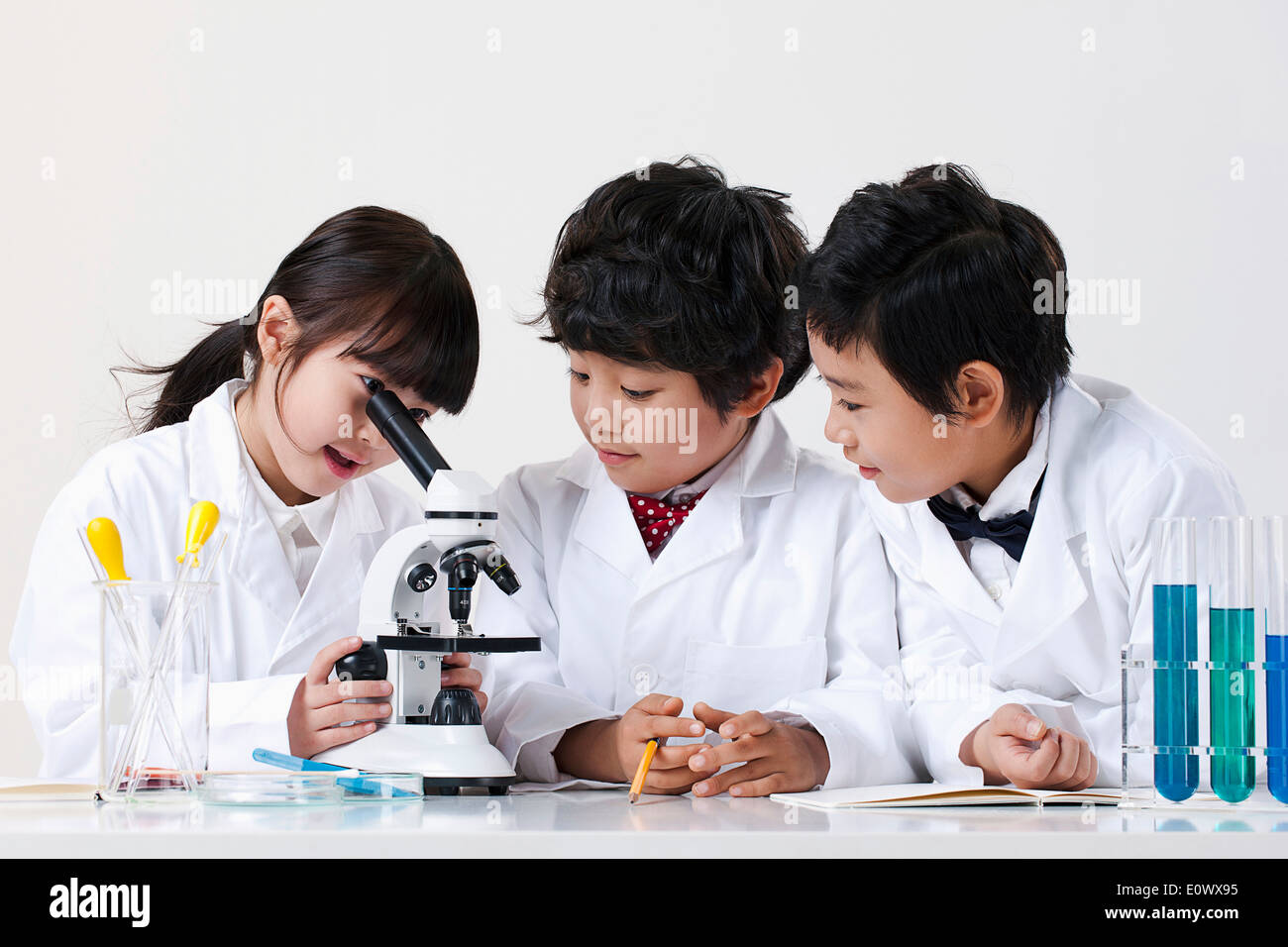 kids doing chemistry Stock Photo - Alamy