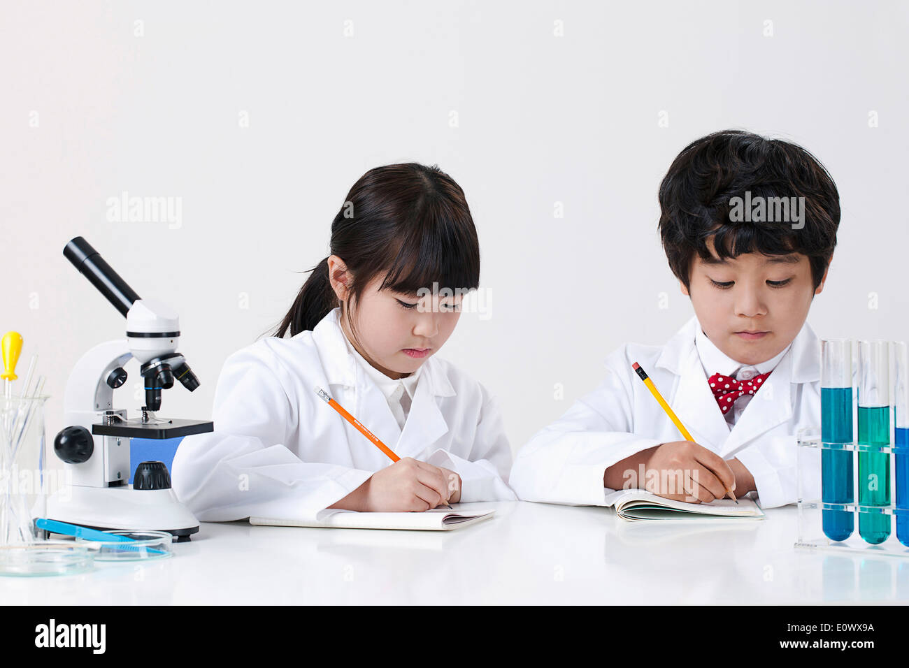 kids doing chemistry Stock Photo - Alamy