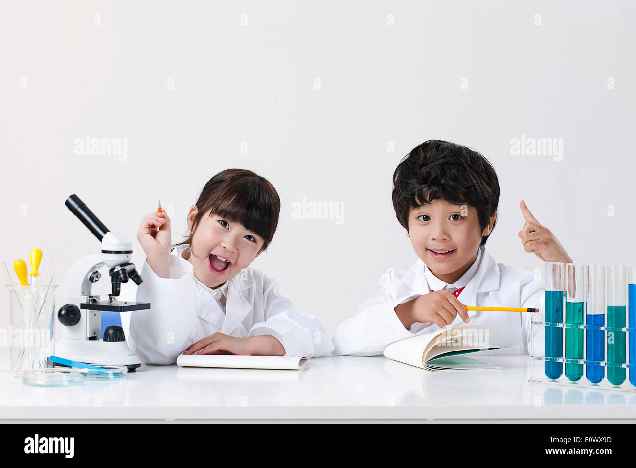 kids doing chemistry Stock Photo - Alamy