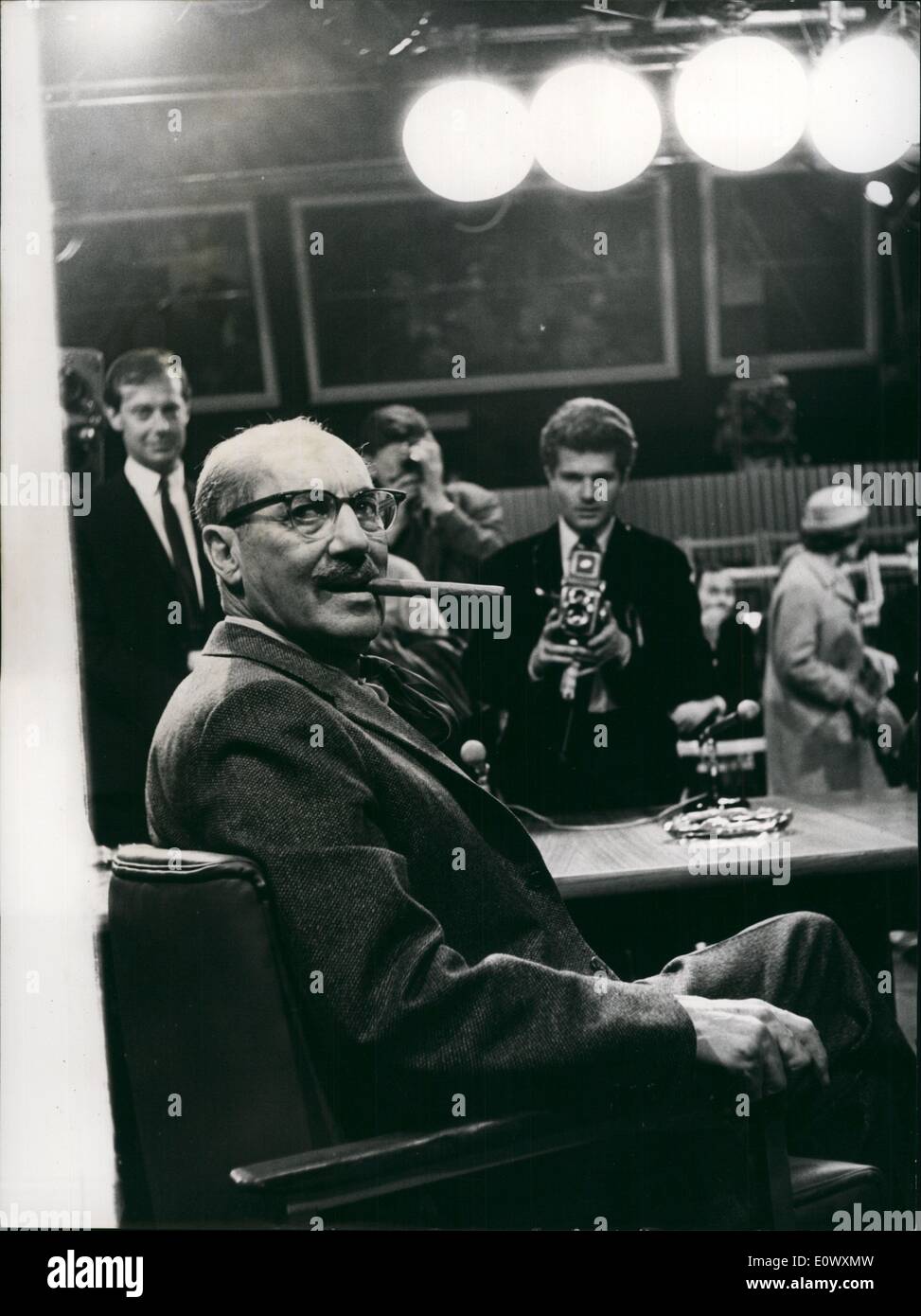 Groucho marx hi-res stock photography and images - Alamy