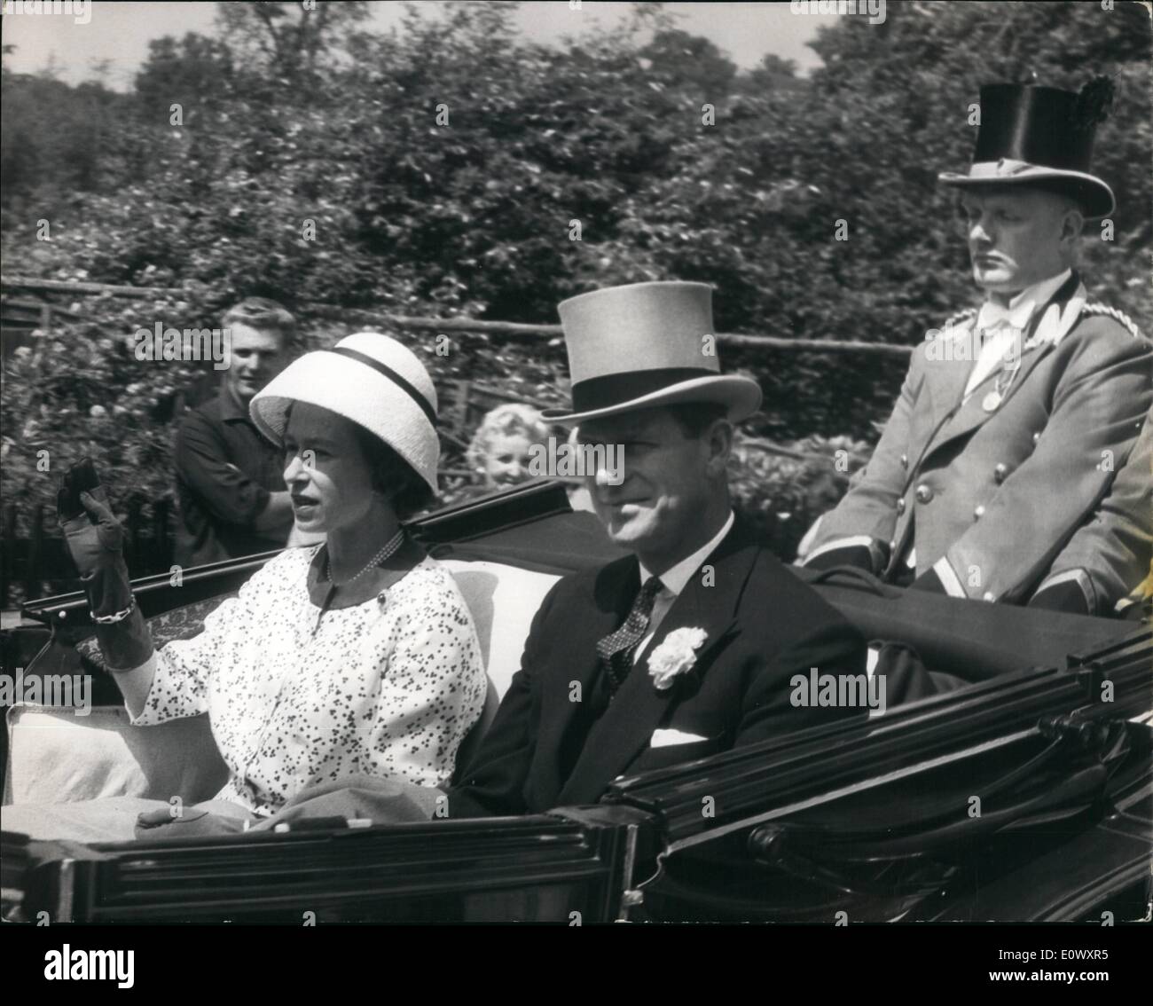 Queen royal ascot family hi-res stock photography and images - Alamy