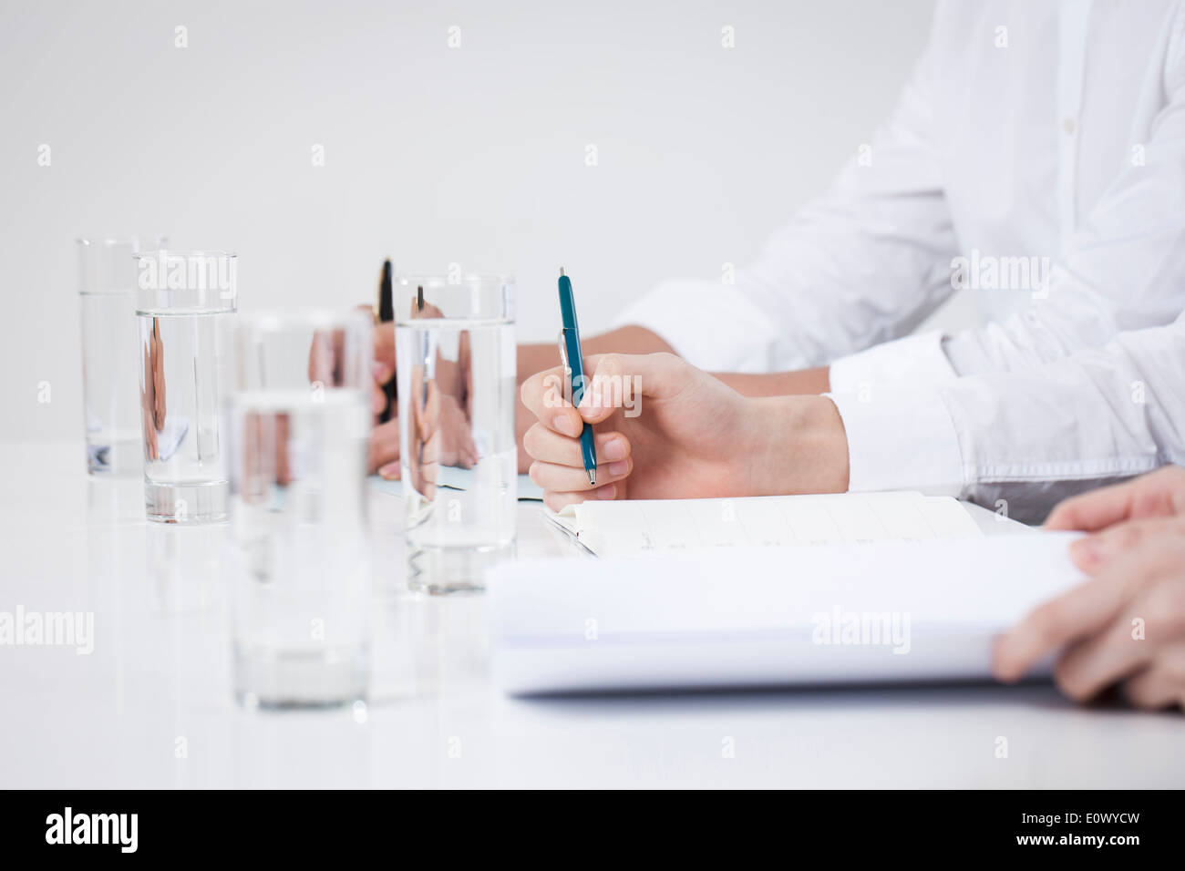 Cut out paper people hi-res stock photography and images - Alamy