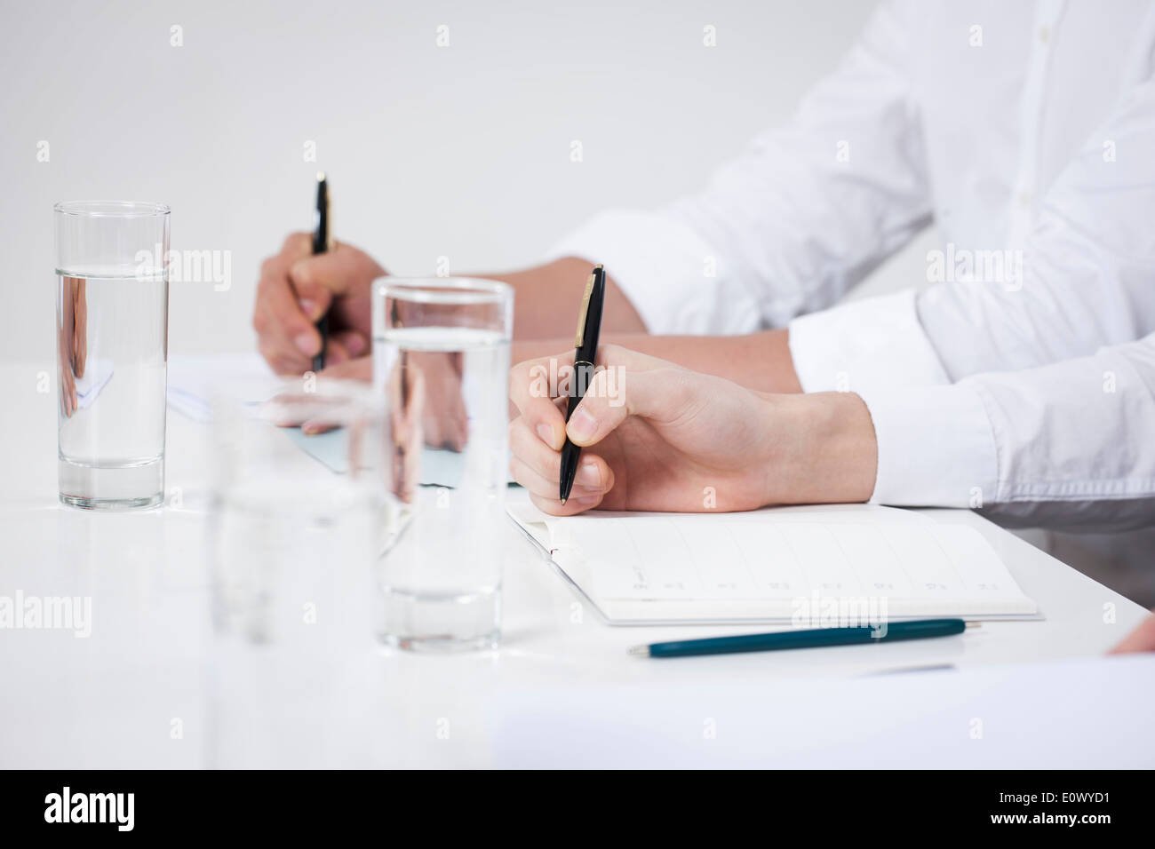 Cut out paper people hi-res stock photography and images - Alamy