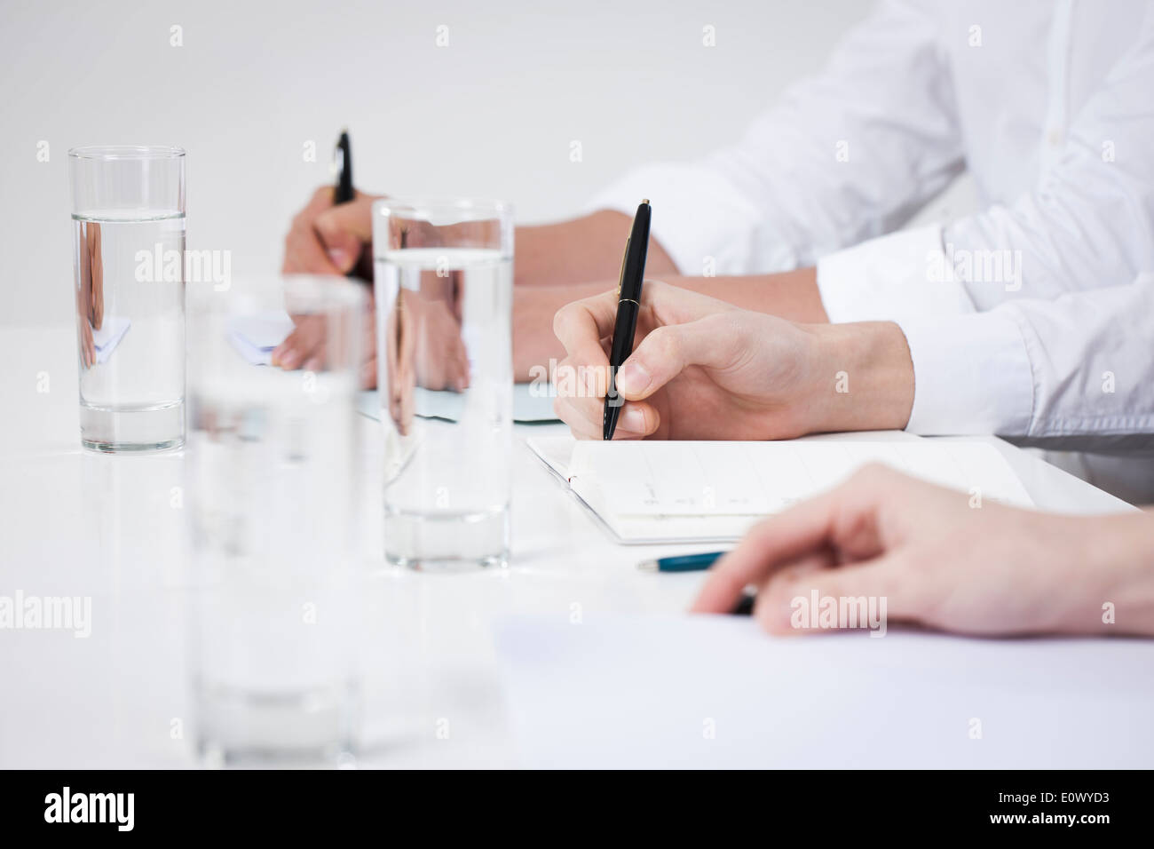 Cut out paper people hi-res stock photography and images - Alamy