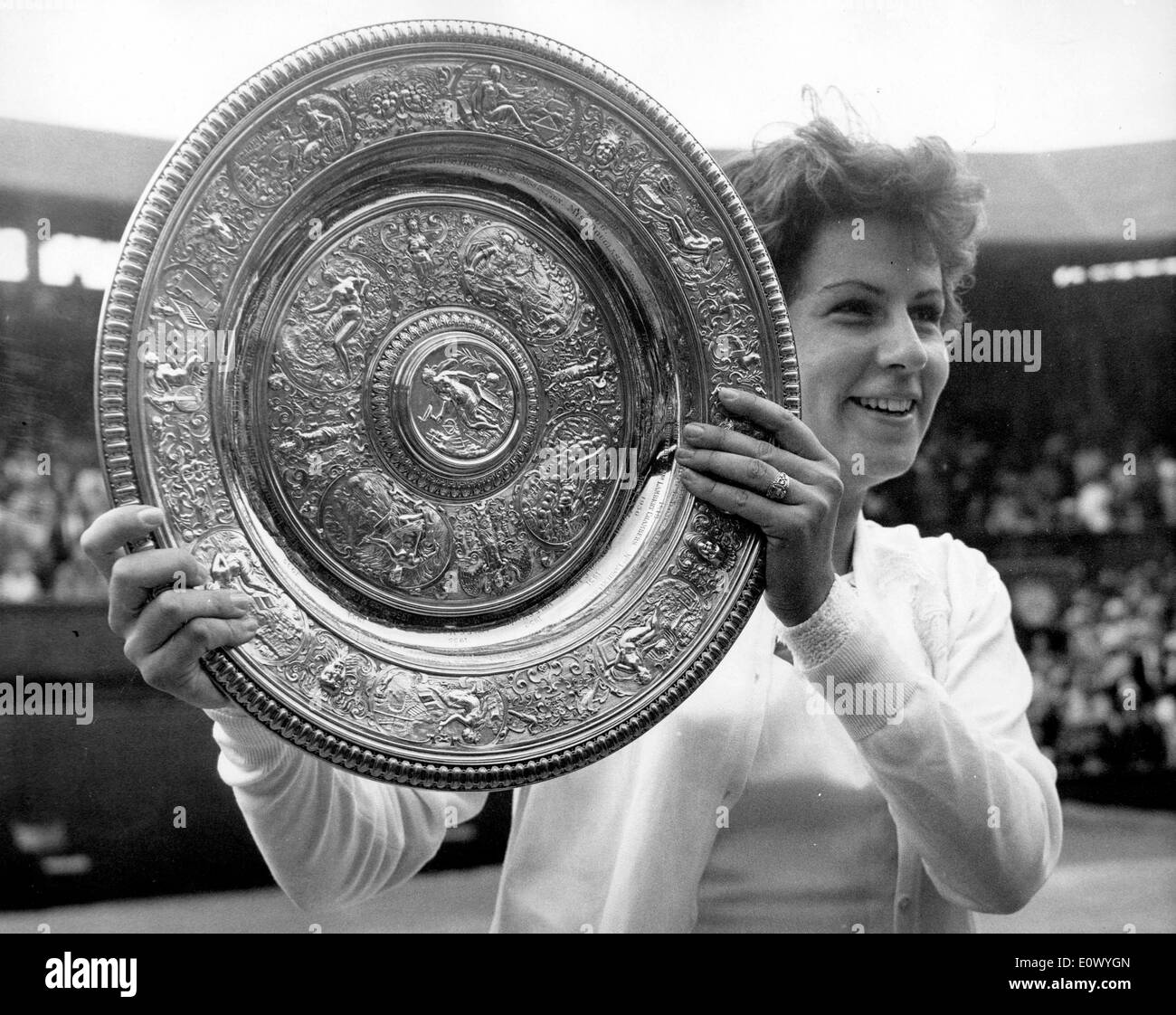 Maria Bueno with her trophy at Wimbledon Stock Photo - Alamy