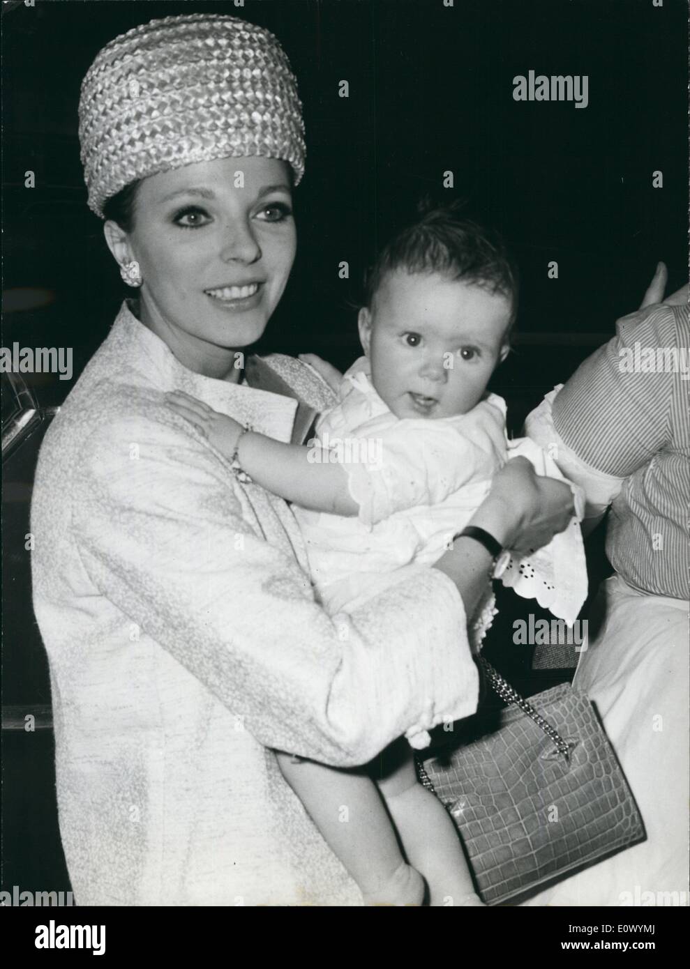 Sep. 09, 1964 - Joann Collins glamorous American actress arrived this ...